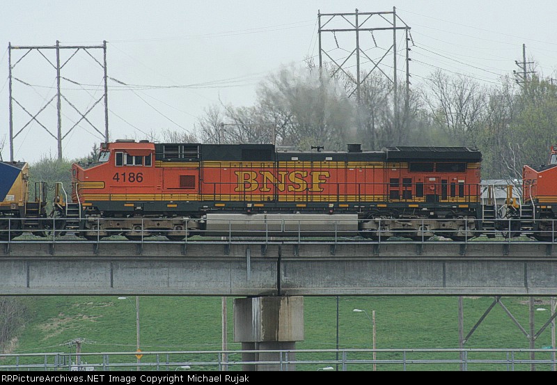 BNSF 4186
